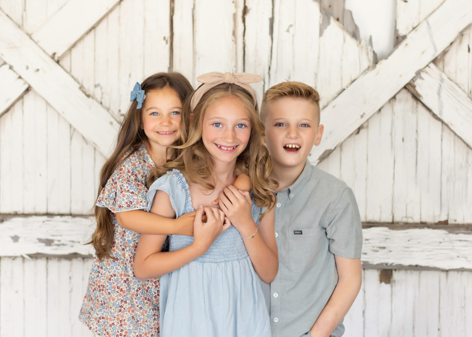 Capturing more beautiful siblings in the studio... - Photography by Kam